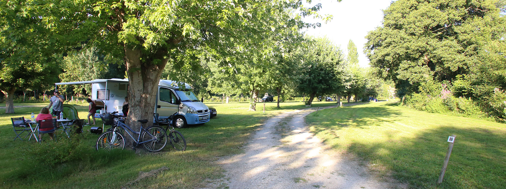 Camping Marais Poitevin à La Garette : L'Îlot du Chail